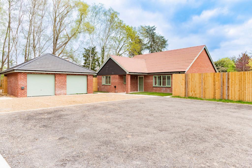 Thomas Bole Close, Diss IP22 3 bed detached bungalow for sale - £450,000