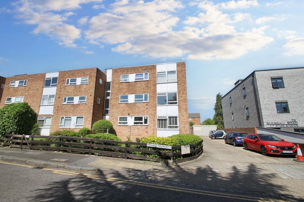 Glengall Road, Woodford Green, IG8 2 bed flat to rent - £1,850 pcm (£ ...