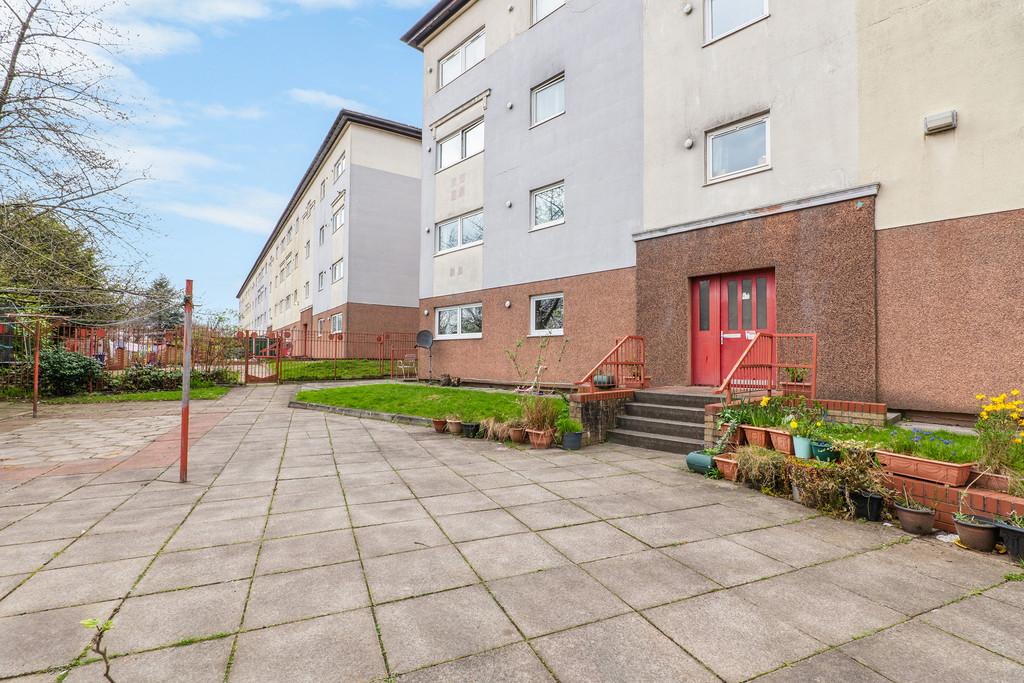 Rosemount Street, Royston 2 bed flat to rent - £795 pcm (£183 pw)