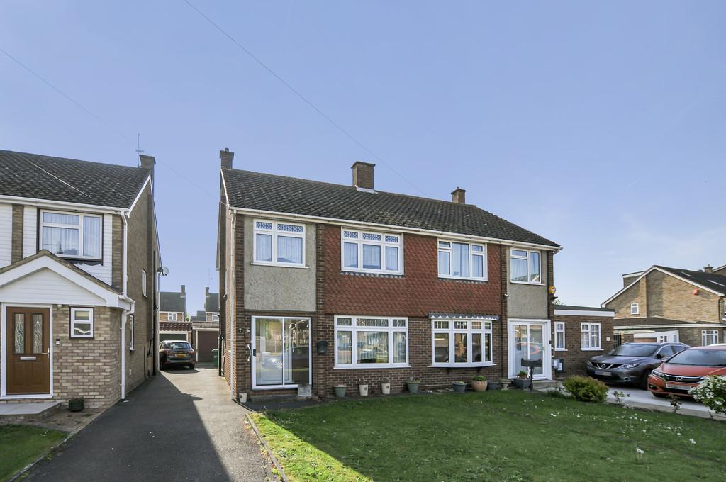Colnbrook 3 bed semi-detached house for sale - £470,000