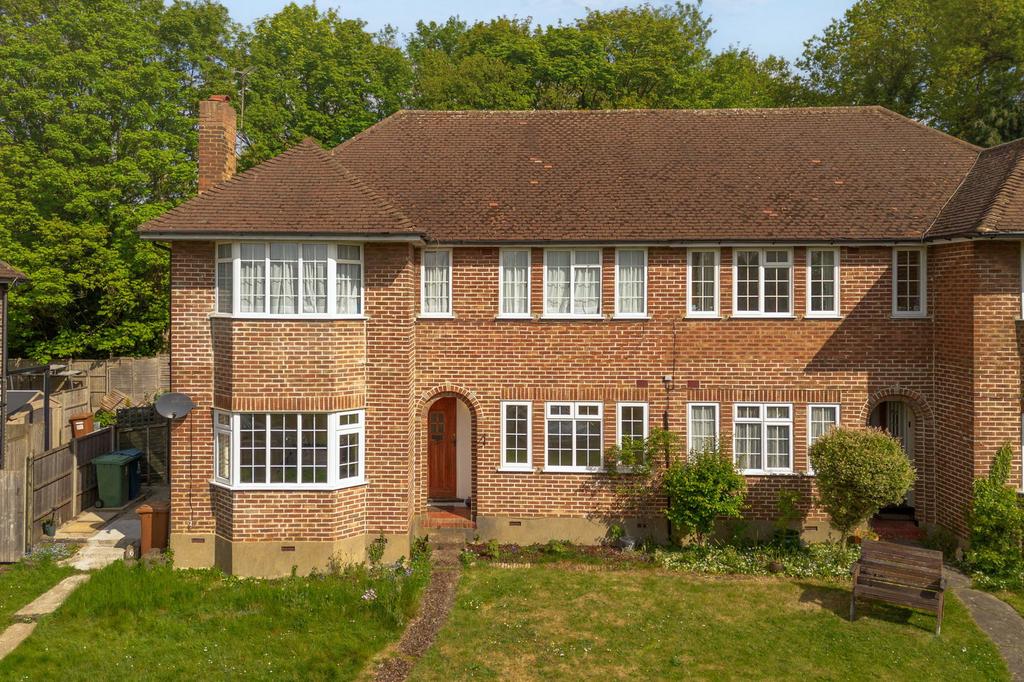 Springfield Close, Stanmore HA7 2 bed ground floor flat for sale - £375,000