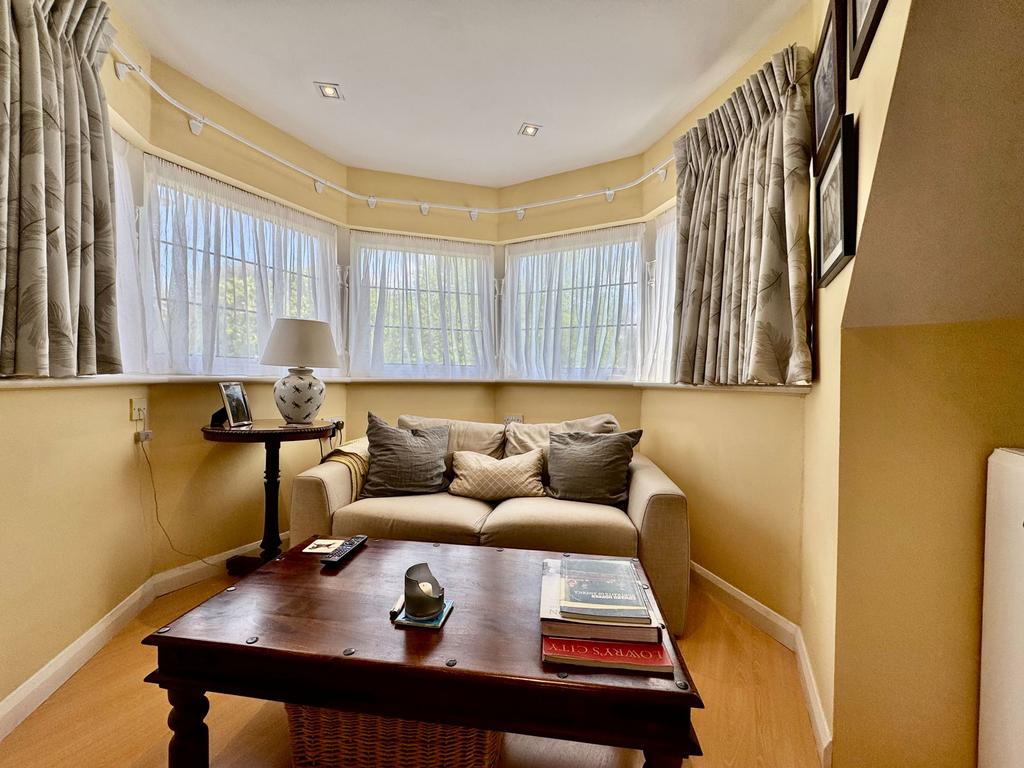 Stanmore Hill, Stanmore HA7 1 bed flat for sale - £360,000