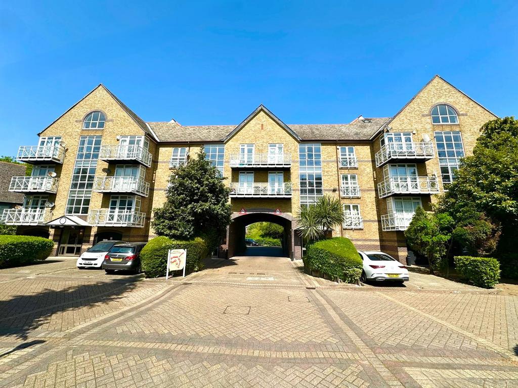 Eleanor Close, London SE16 2 bed apartment to rent - £2,400 pcm (£554 pw)