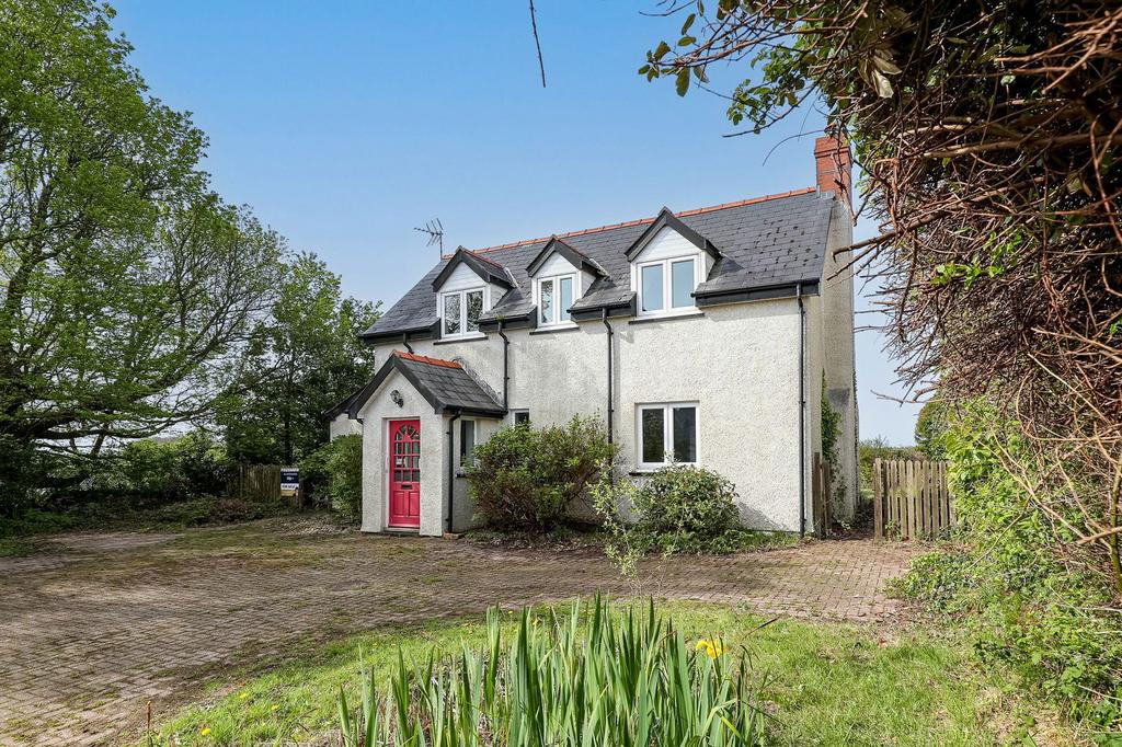 Milford Haven SA73 3 bed detached house - £330,000