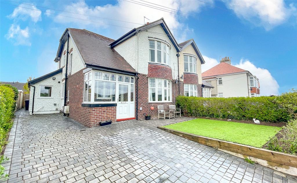 Llanrhos Road, Penrhyn Bay... 4 bed semi-detached house - £335,000