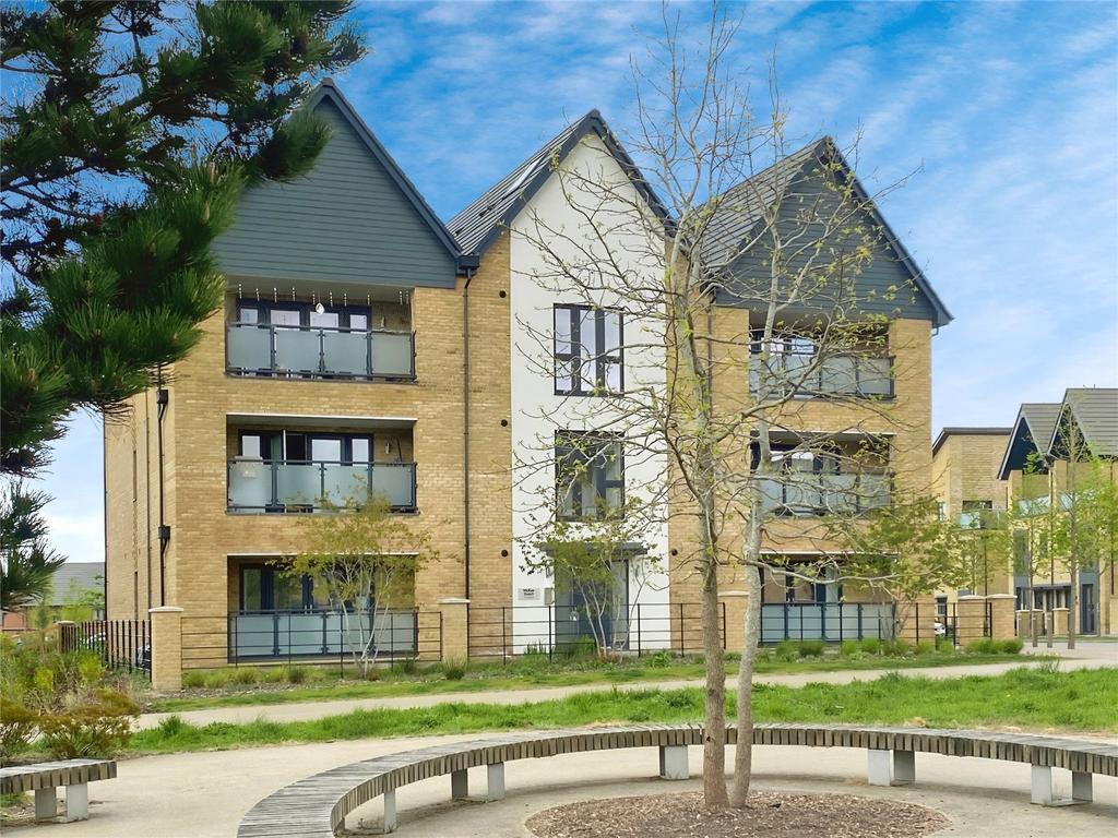 Buckler Ride, Crowthorne, Berkshire 2 bed apartment for sale - £325,000