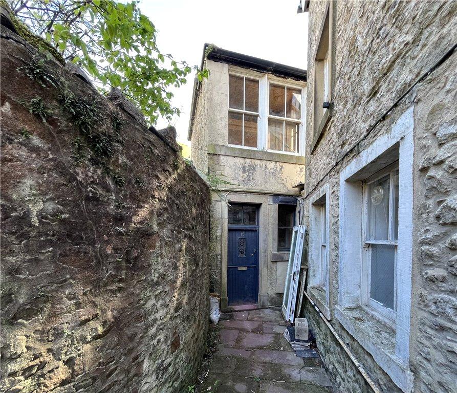 Castle Hill, Settle, North Yorkshire... 1 bed house - £75,000