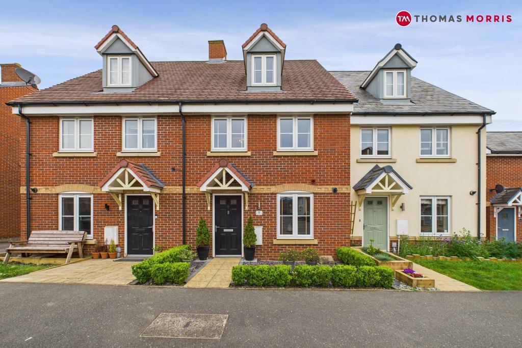 Pople Road, Central Bedfordshire SG18 4 bed terraced house for sale - £ ...