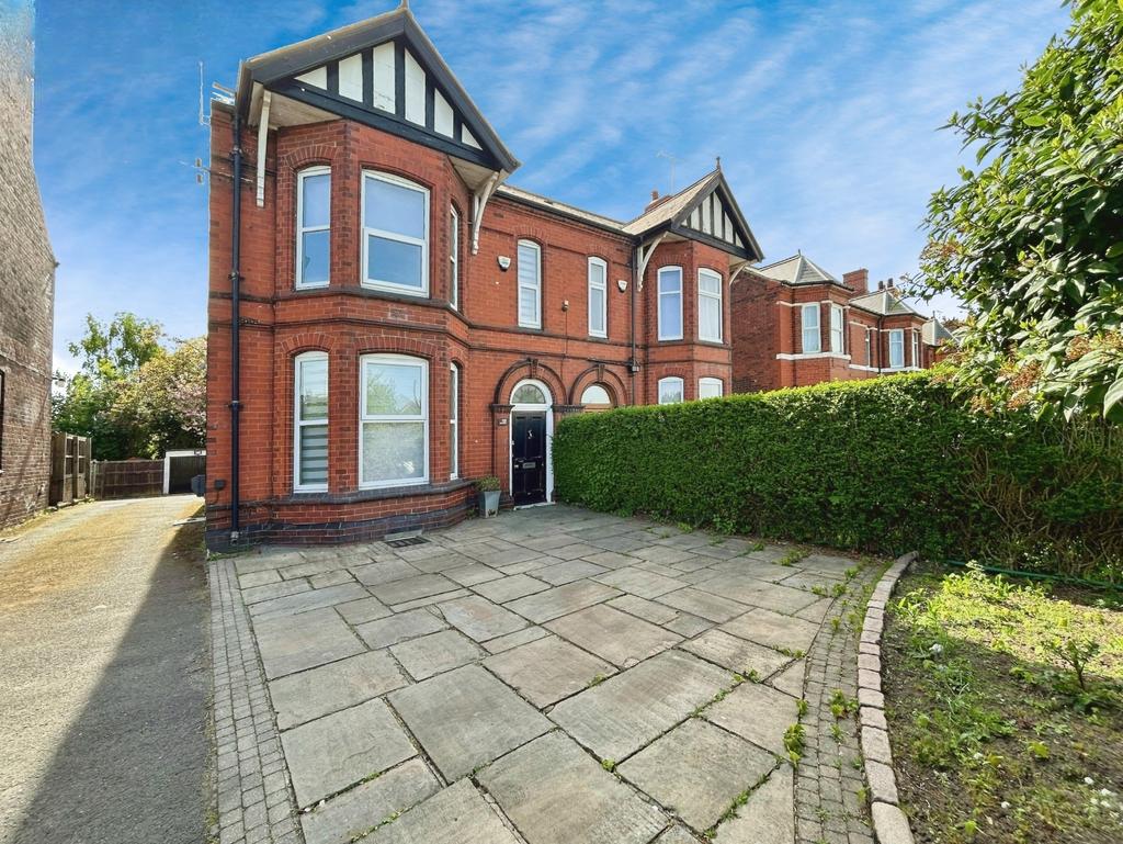 Broom Road, Rotherham, South... 5 bed semi-detached house - £325,000