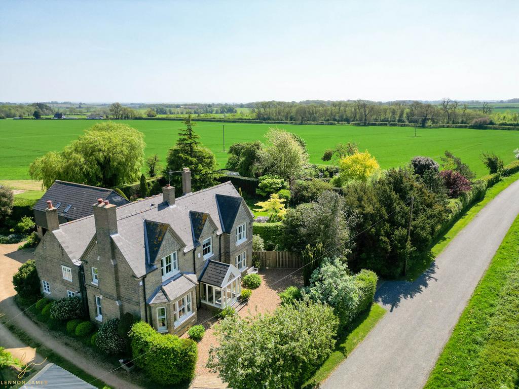 Washingley PE7 6 bed character property - £1,200,000