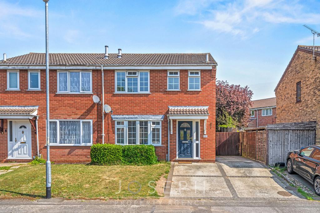 Platters Close, Ipswich, IP3 3 bed semi-detached house for sale - £260,000