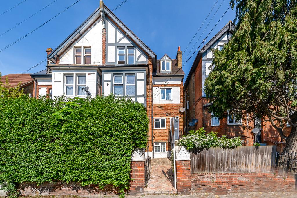 Gleneagle Road, London, SW16 2 bed flat for sale - £475,000