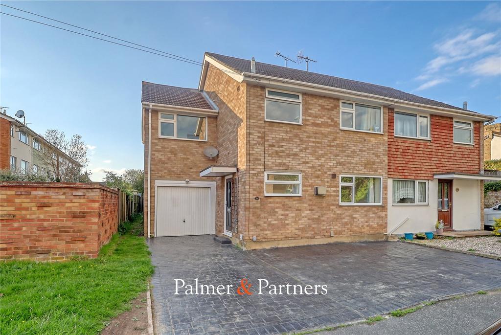 Mews Court, Chelmsford CM2 4 bed semi-detached house for sale - £525,000