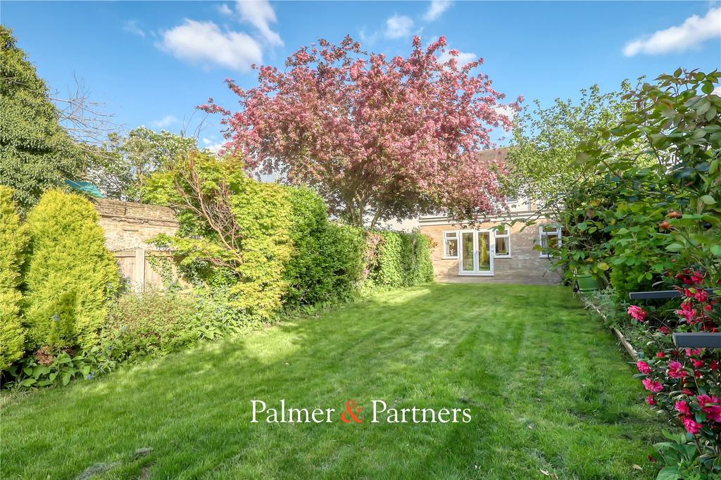 Mews Court, Chelmsford CM2 4 bed semi-detached house - £525,000