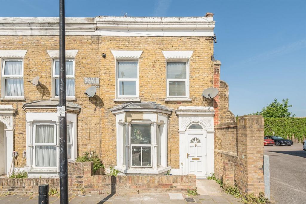 Oban Street, London E14 2 bed flat - £1,746 pcm (£403 pw)