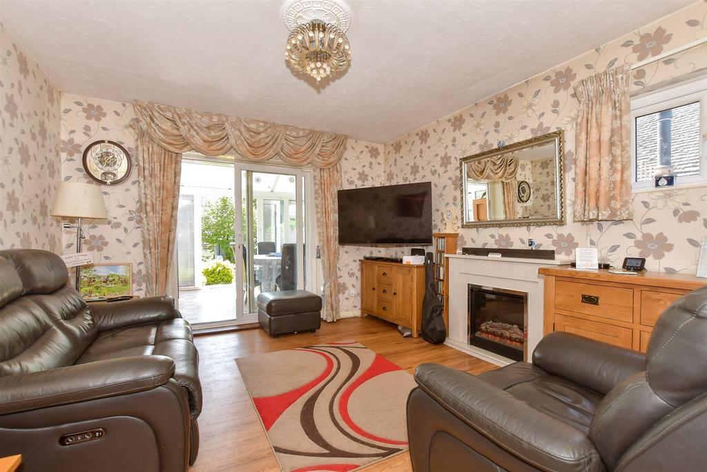 Mayfield Road, Herne Bay, Kent 2 bed detached bungalow for sale - £350,000