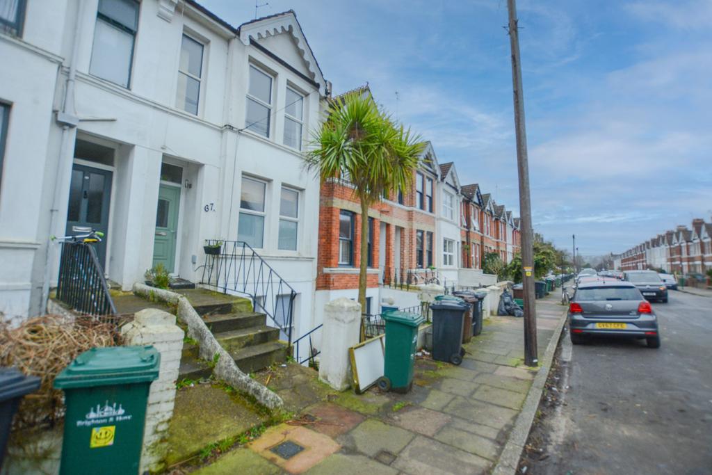 Brighton BN1 2 bed maisonette - £1,500 pcm (£346 pw)