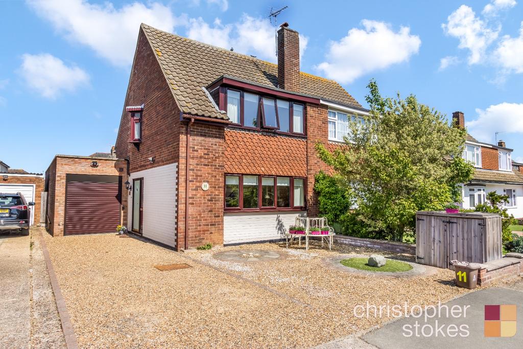 Ousden Drive, Cheshunt, Waltham... 4 bed semi-detached house - £500,000