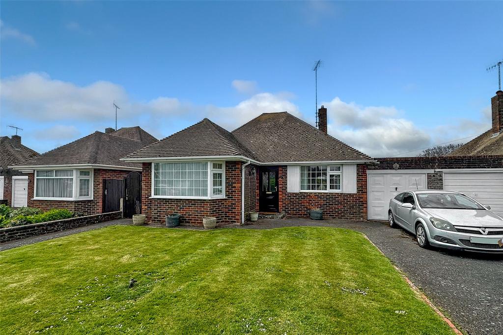 Evelyn Avenue, Rustington... 2 bed bungalow for sale - £550,000