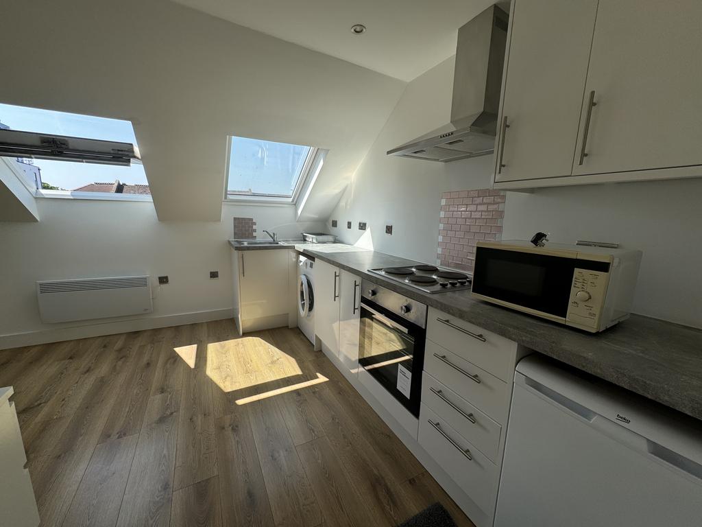 Lampton Road, Hounslow TW3 Studio to rent - £1,100 pcm (£254 pw)