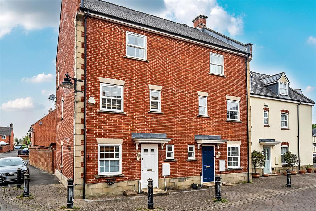 Chivers Road, Devizes 4 bed end of terrace house for sale - £310,000