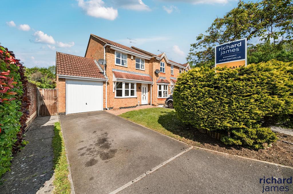 Loveridge Close, Upper Stratton... 3 bed semi-detached house for sale ...