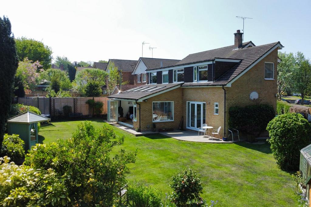 Whitehill Close, CAMBERLEY GU15 5 bed detached house for sale - £825,000