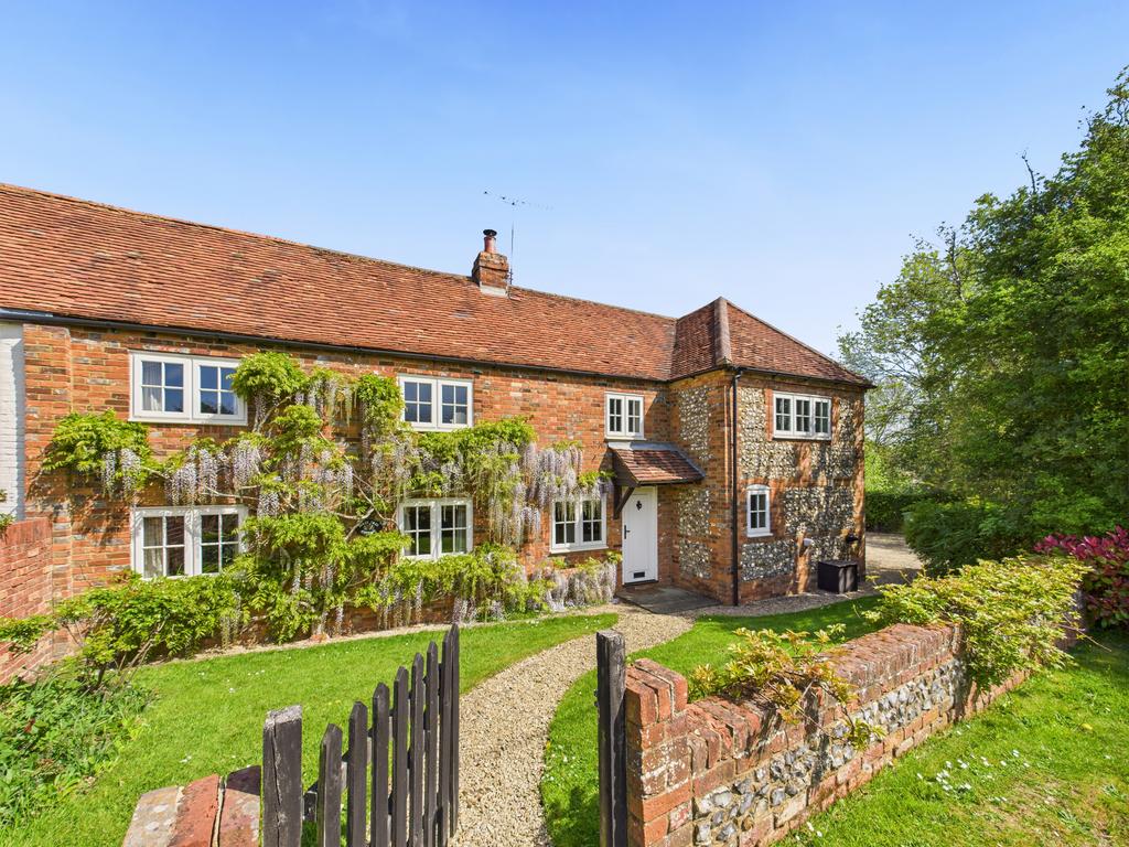 Cadmore End, High Wycombe HP14 3 bed cottage for sale - £850,000