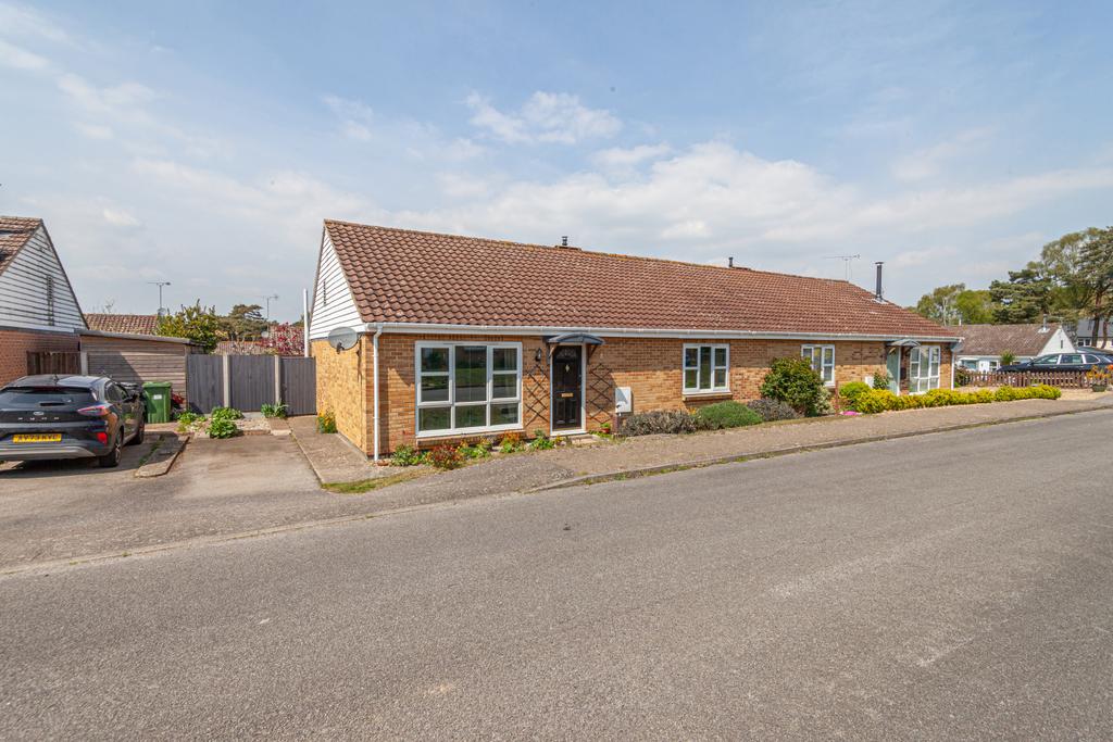 Firebrass Lane, Sutton Heath, IP12 3TS 2 bed semi-detached bungalow - £ ...
