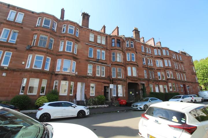 35 Exeter Drive 0/2 Thornwood G11 7XF 1 bed flat - £875 pcm (£202 pw)