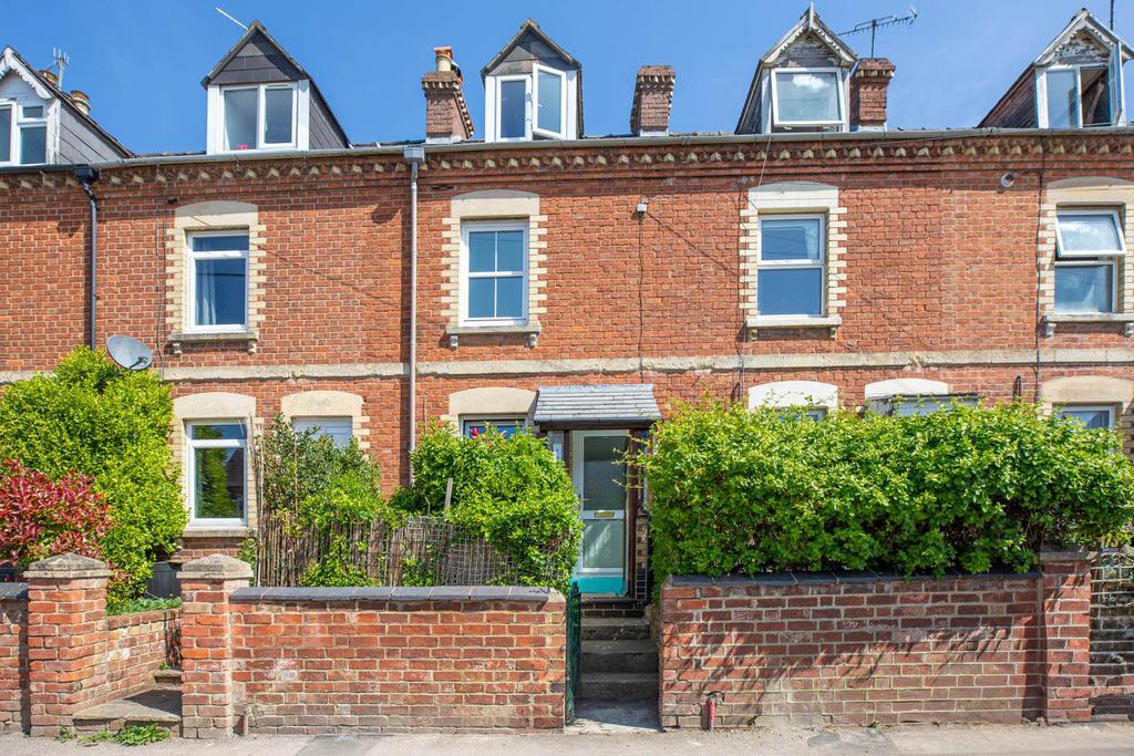 Horns Road, Stroud 2 bed terraced house - £310,000