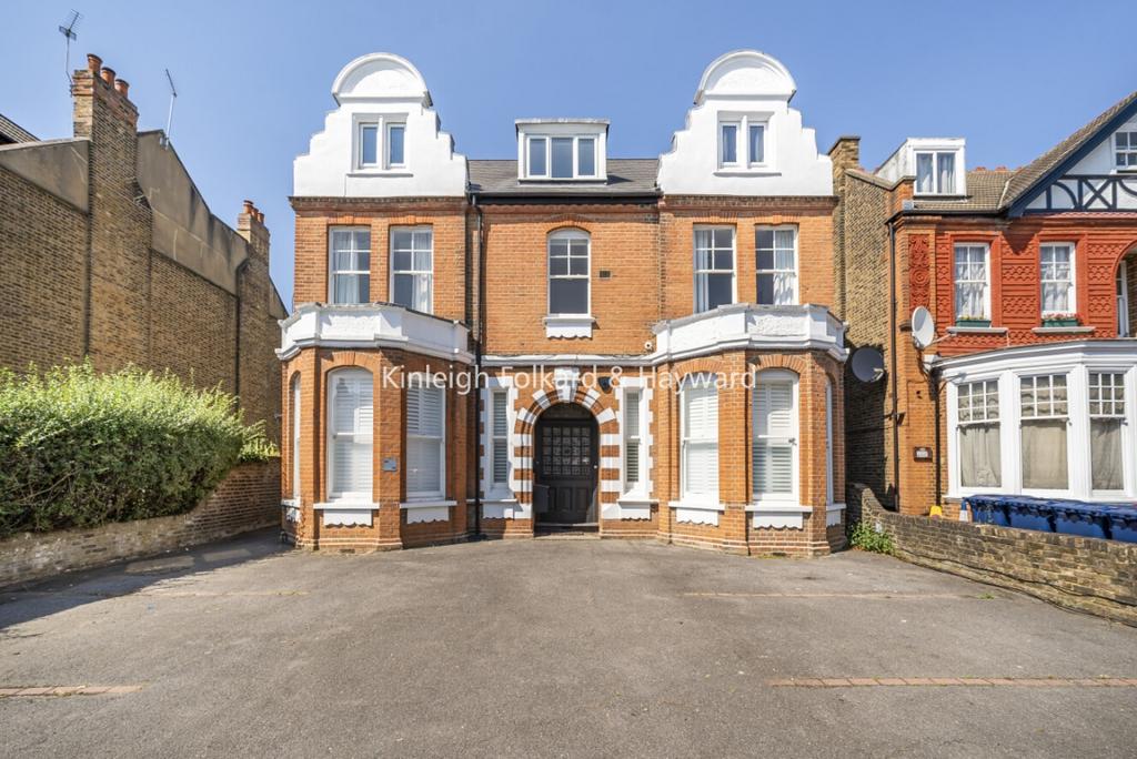 Madeley Road, London, W5 3 bed flat to rent - £2,900 pcm (£669 pw)