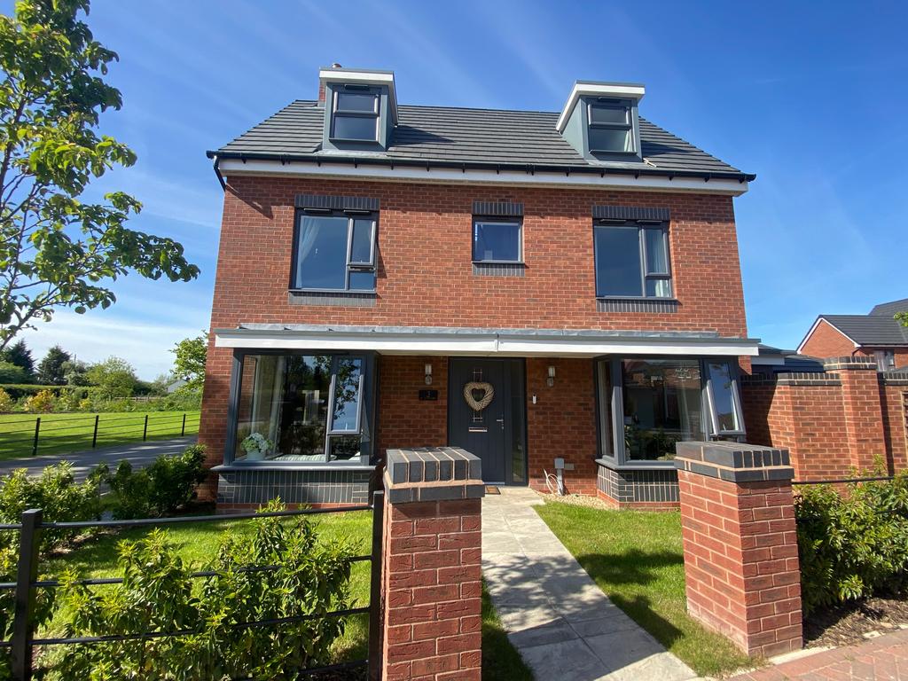 Robert Lewis Avenue, Crewe 4 bed detached house for sale - £380,000