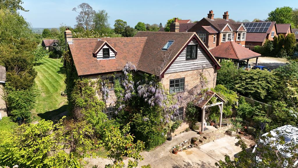 Applegarth, Church Lane, Oving... 4 bed detached house for sale - £995,000