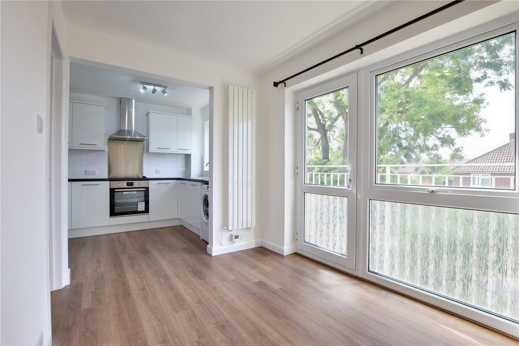 Bawtree Road, Uxbridge, UB8 2 bed flat - £1,500 pcm (£346 pw)