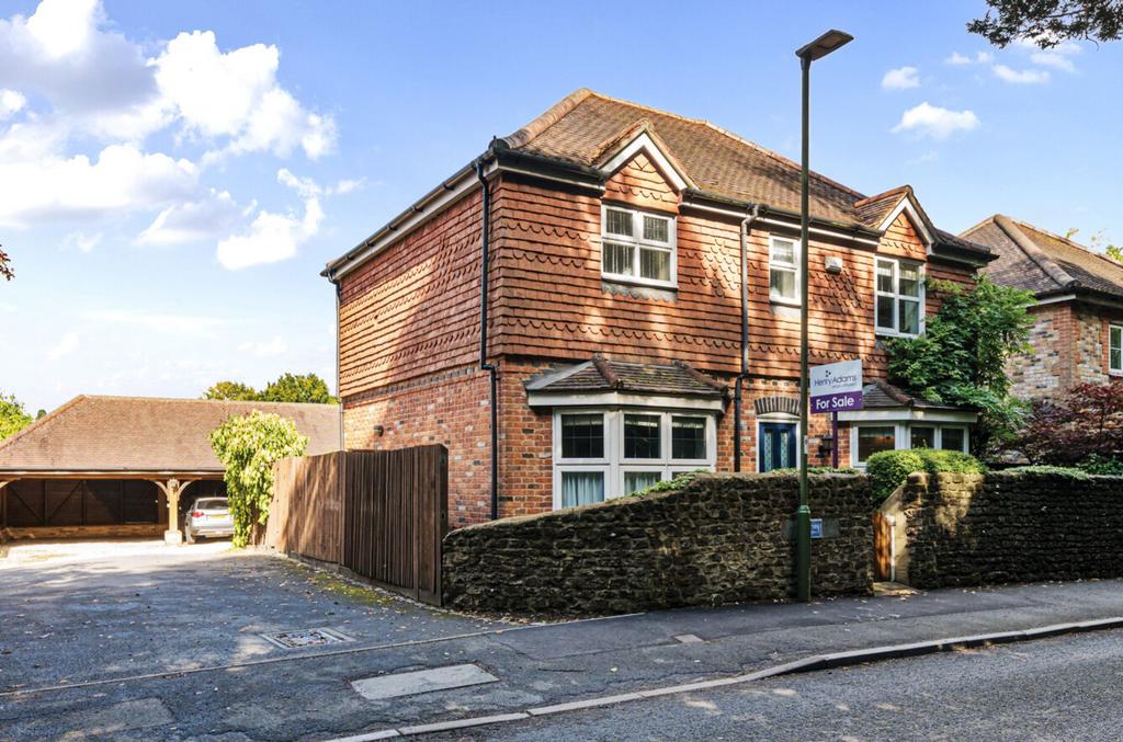 Linchmere Road, Haslemere, GU27 3 bed detached house for sale - £650,000