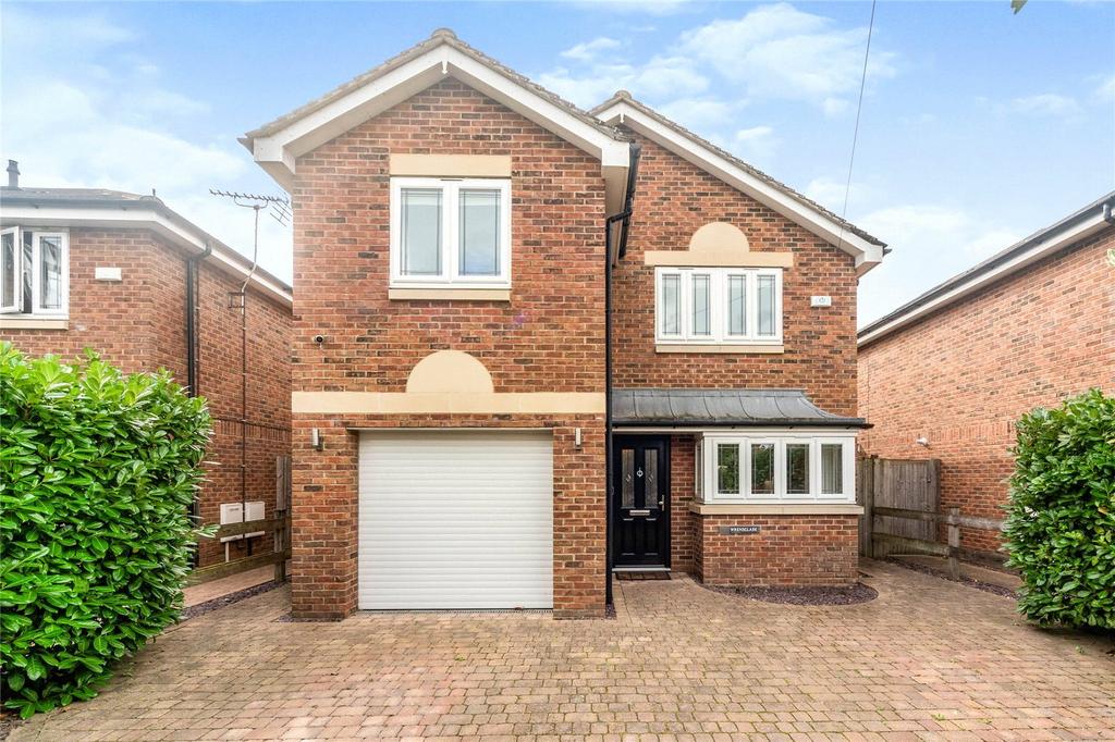 York Gardens, Walton-on-Thames... 4 bed detached house - £900,000