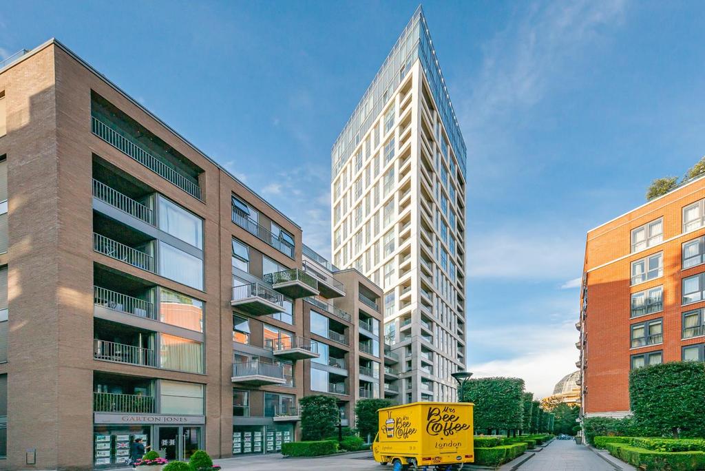 Chelsea Creek Tower, London SW6 2 bed flat for sale - £1,725,000