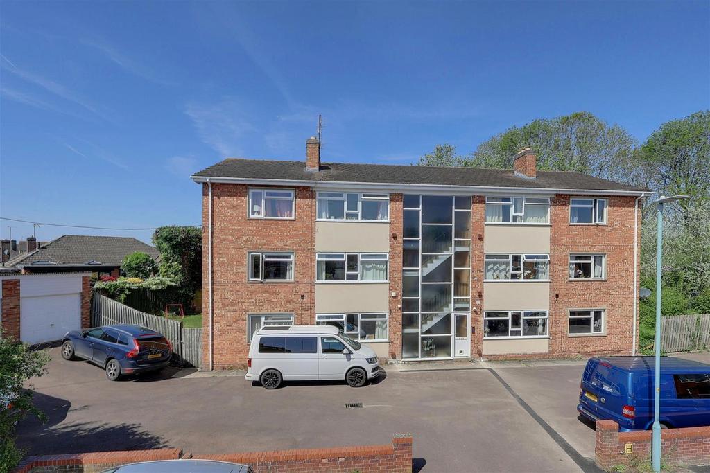 Tanners Close, Brockworth, Gloucester 2 bed flat for sale - £186,000