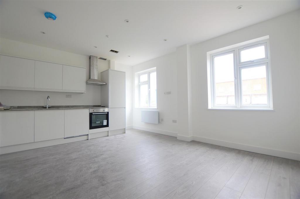 Ambassador House, Farnham Road, Slough Studio - £950 pcm (£219 pw)