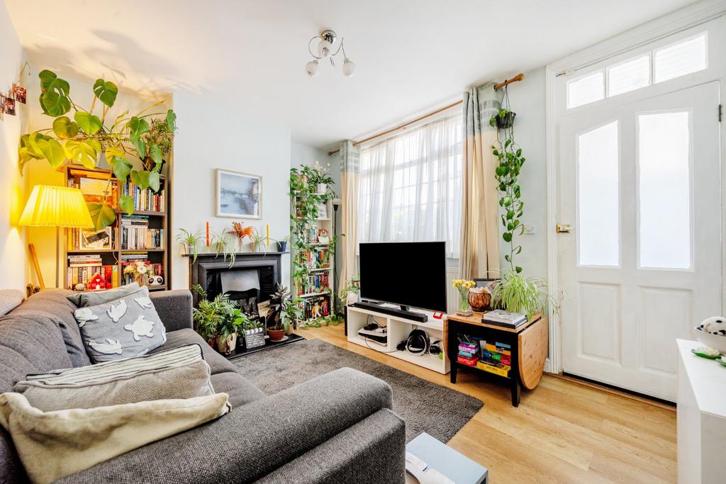 Chase Road, Southgate, London, N14 2 bed semi-detached house for sale ...