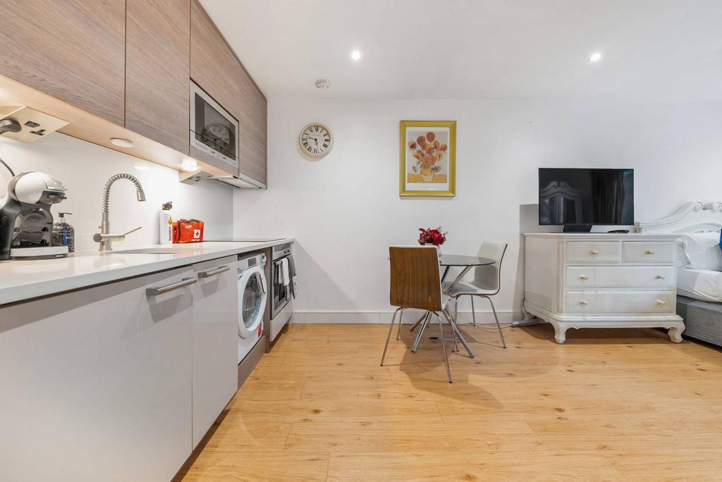 Octavia House, Imperial Wharf... Studio to rent - £3,467 pcm (£800 pw)