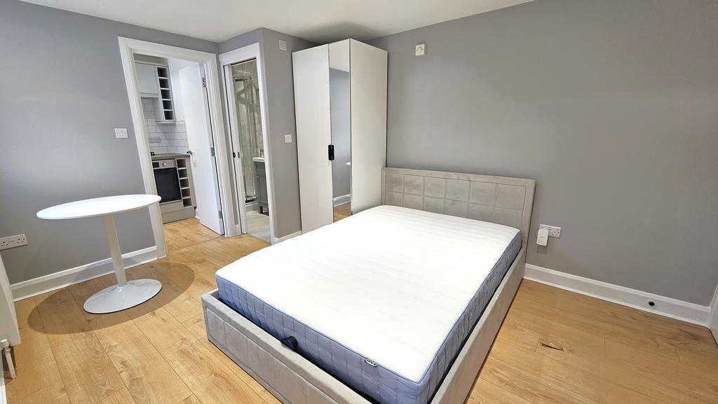 Neasden Lane, Neasden NW10 Studio to rent - £1,350 pcm (£312 pw)