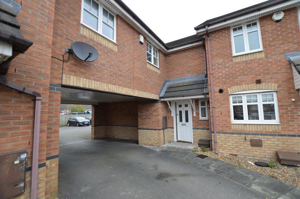 Stuart Close, Platt Bridge 3 bed townhouse - £900 pcm (£208 pw)
