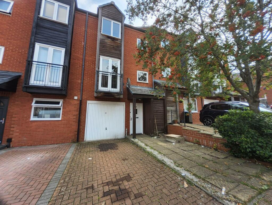 Maigno Way, Wolverton Mill, Milton... 4 bed terraced house for sale - £ ...