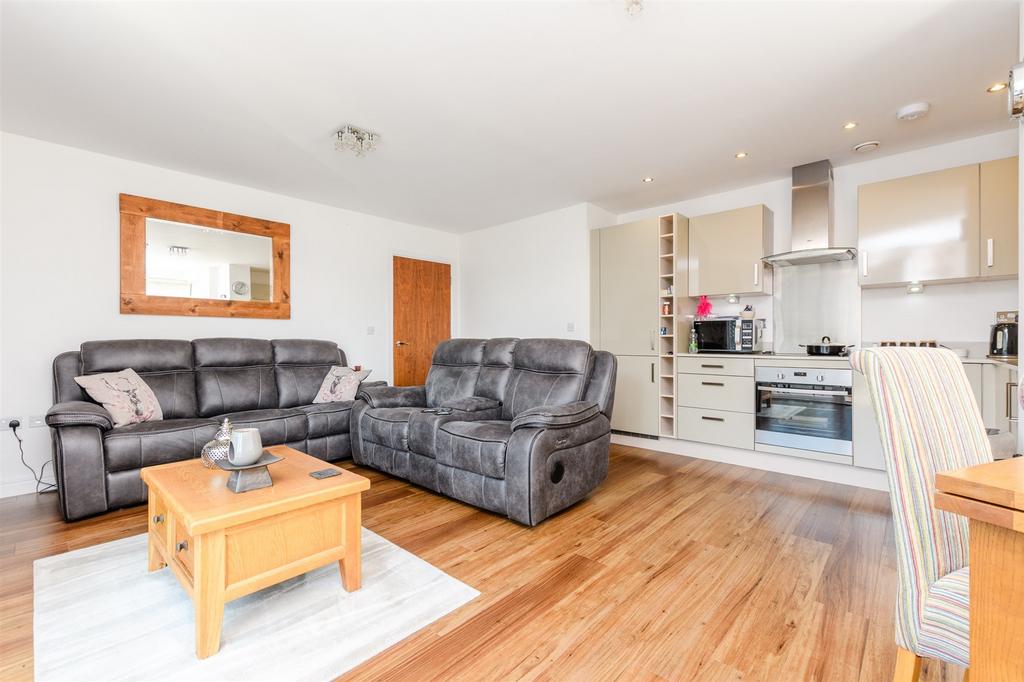 The Boardwalk, Gillingham ME7 2 bed flat - £139,000