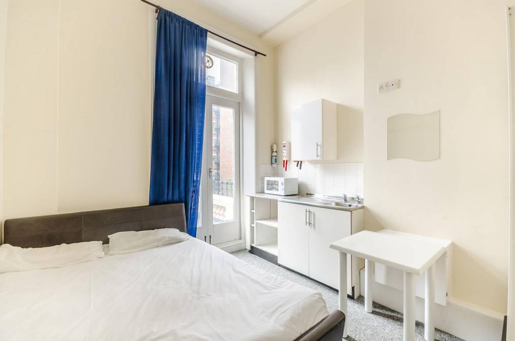 Barons Court, Barons Court, London, W14 Studio to rent - £3,000 pcm (£ ...