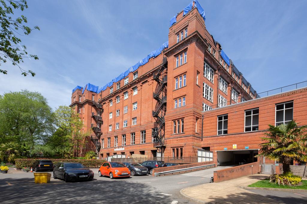 Blackburn Road, Bolton BL1 1 bed flat for sale - £99,500