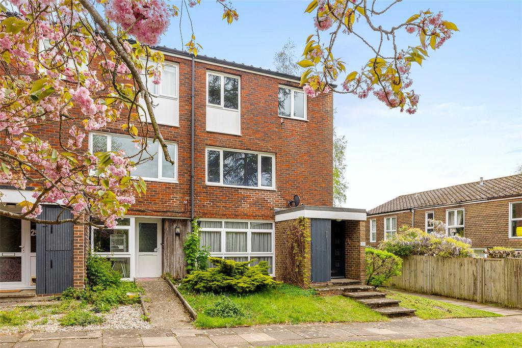 Sheldon Close, Reigate, Surrey, RH2 2 bed maisonette for sale - £389,950