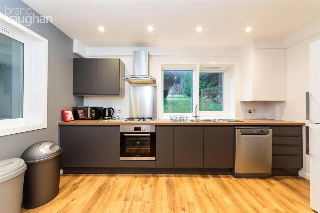 Crabtree Avenue, East Sussex BN1 5 bed semi-detached house to rent - £ ...